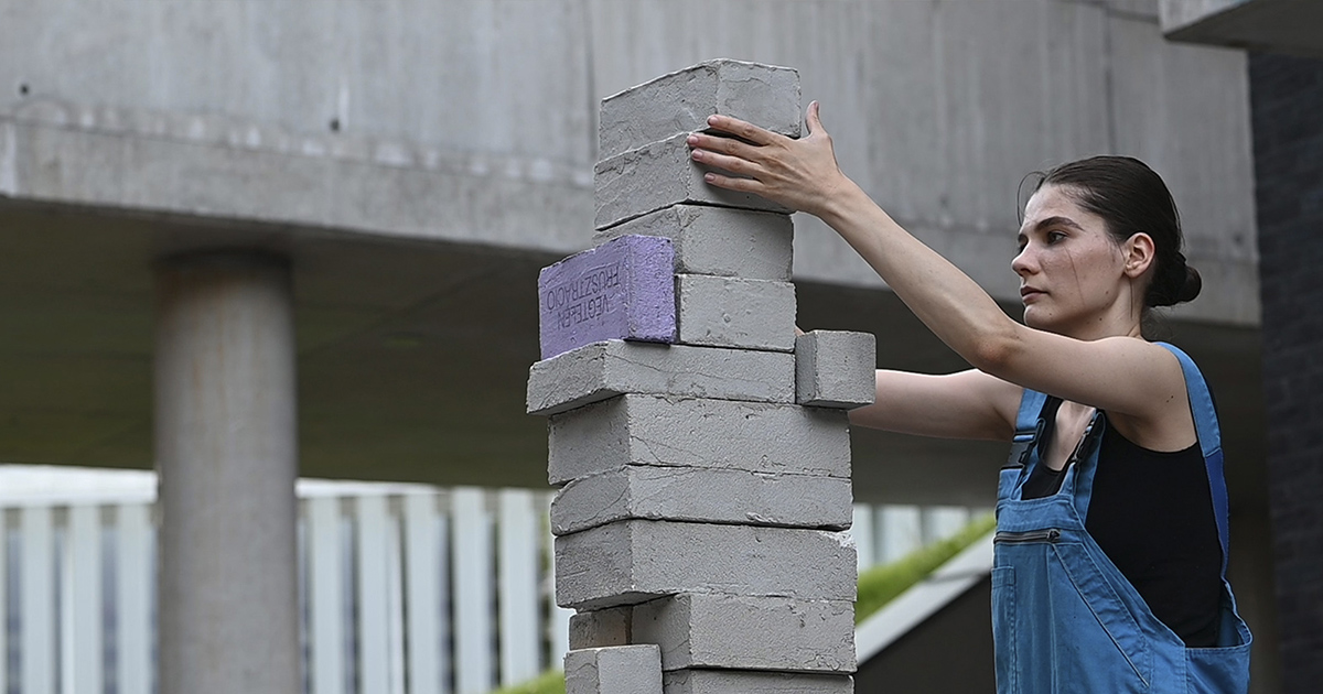 Wobbly positivity totem pole – Radical Optimism by Renáta Szabó